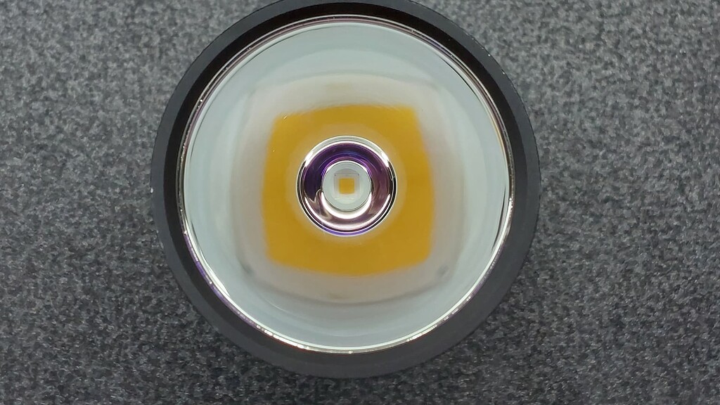 Convoy L21B XHP50.3HI Beamshots and comparison with SFT40 - Flashlight ...