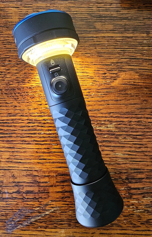 [Review] OLIGHT Prowess - "FLASHLANTERN!" Dual direction lighting with magnetic and Type-C ...