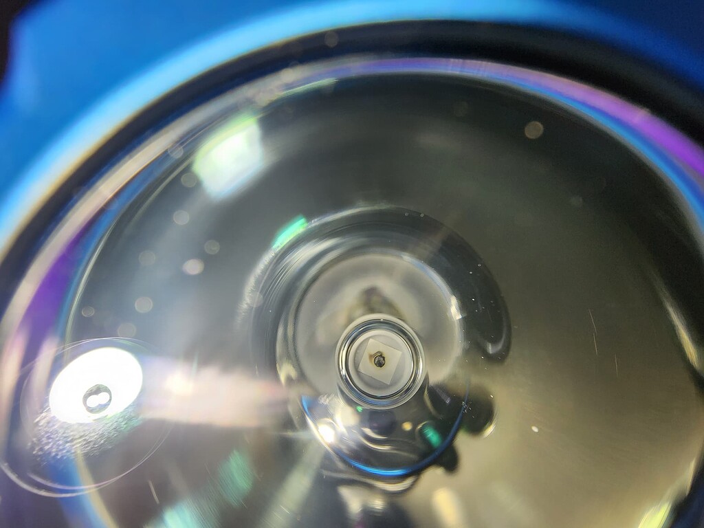 Burnt emitter - 18650 Flashlights - BudgetLightForum.com