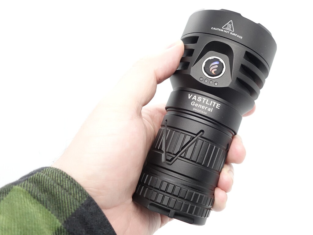 Vastlite General Torch Review - 21700 Flashlights - BudgetLightForum.com