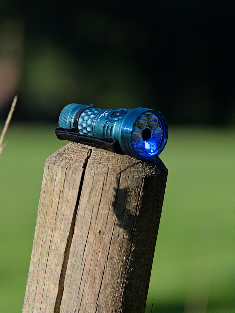 Review: Skilhunt MiX-7 - an impractical, but fun flashlight with seven ...