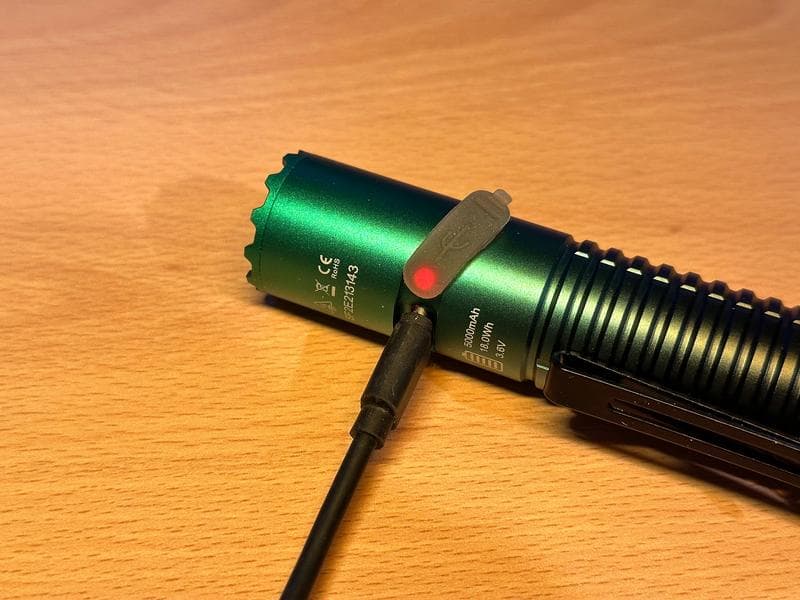 [Review] Speras E21 || Luminous SST-40, 1x21700 integrated, dual switch ...